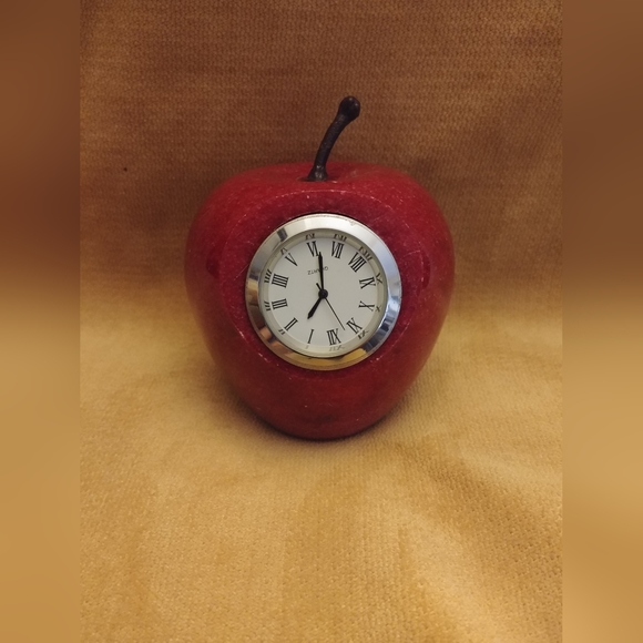 Wall Decor | Onix Apple Clock | Poshmark
